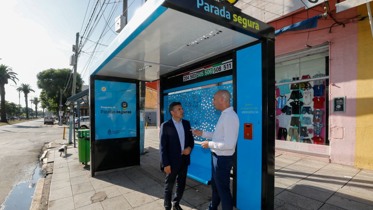Instalarán en Rosario 40 paradas de colectivos con cámaras y botón de ...