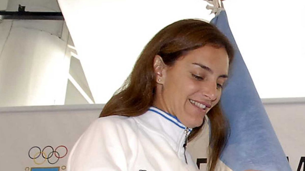 Aymar disfruta ser elegida abanderada