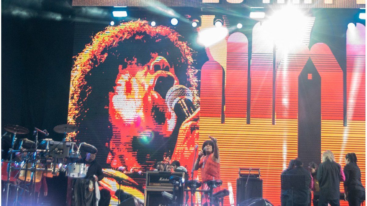 La Mona Jiménez celebró 55 años de trayectoria en Obelisco