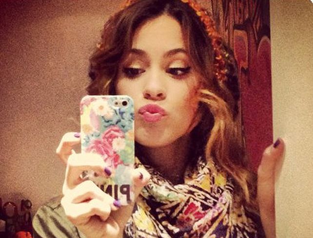 Tini Stoessel se fue de vacaciones y cambió de look