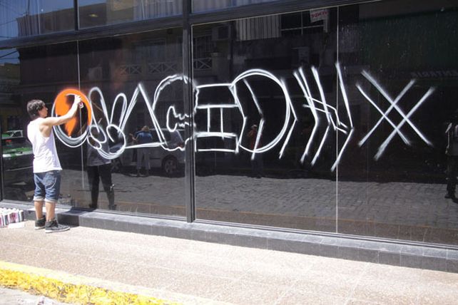 Diario UNO de Entre Ríos cumple años e inaugura el mural de FKR con una ... Diario UNO de Entre Ríos cumple años e inaugura el mural de FKR con una ...