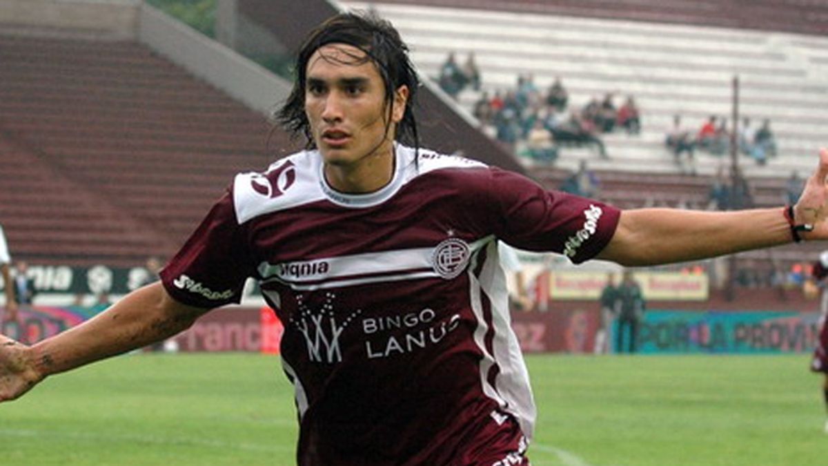 Un jugador de Lanús fue internado tras sufrir un golpe en la cabeza en ...