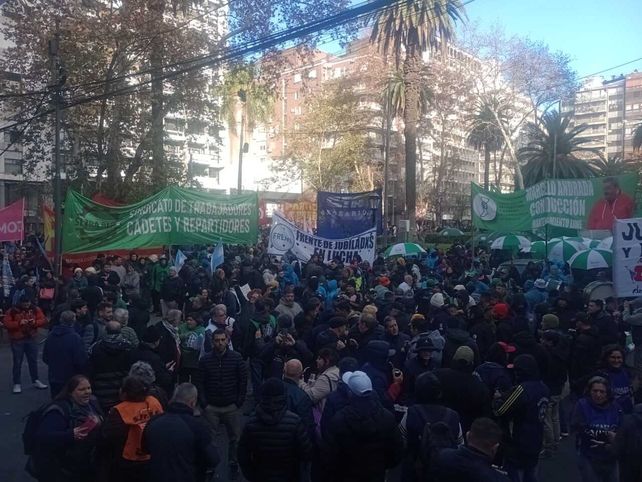 Día de la Bandera: sectores sociales y políticos declararon a Milei ...