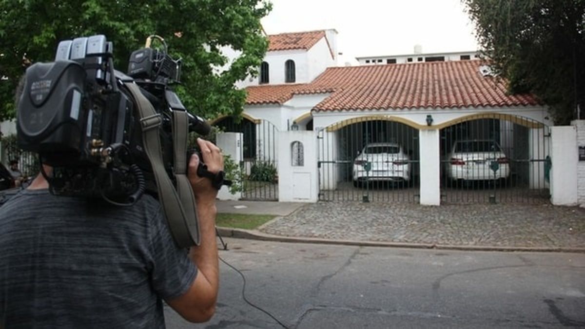 Desvalijaron la casa de Cacho Castaña, mientras el cantante está internado