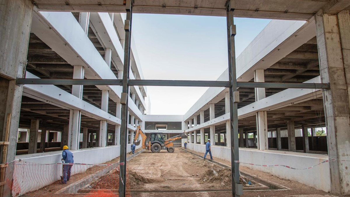 Tras quince años, se reiniciaron las obras del Hospital Regional Sur de ...