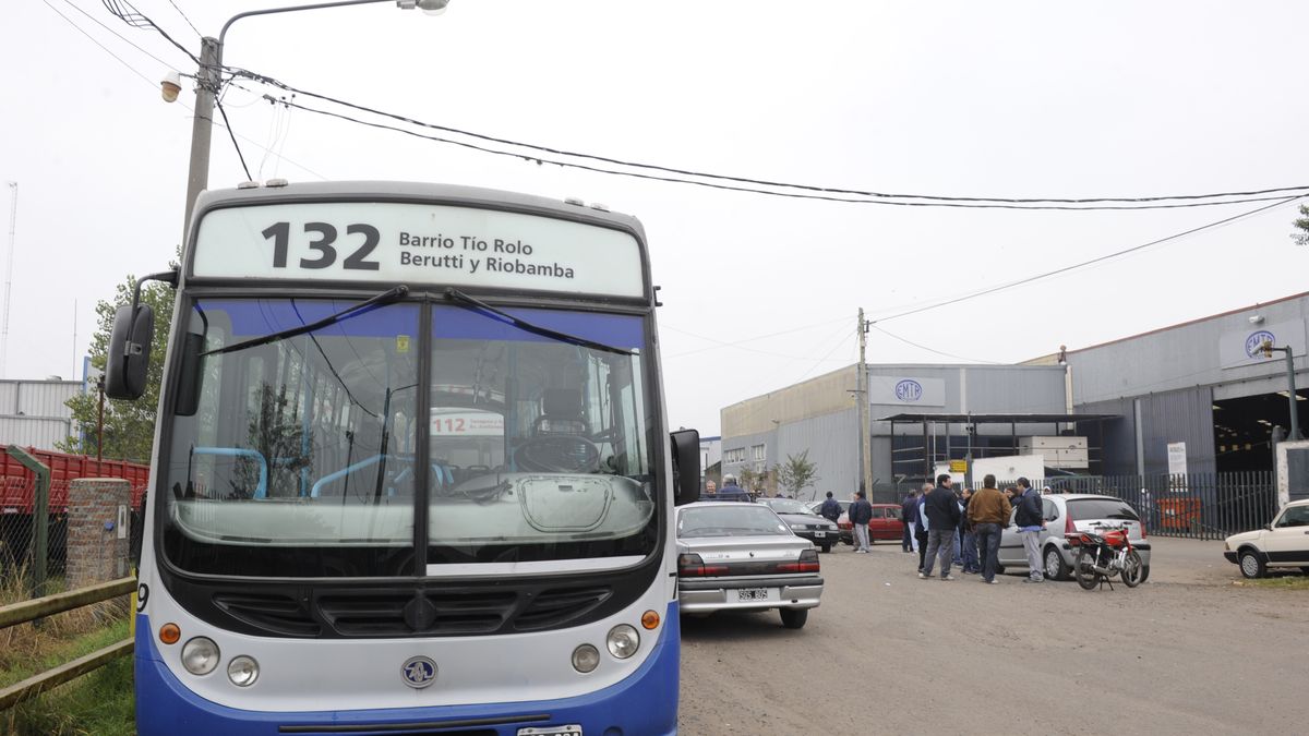 Asaltaron a un colectivo de la línea 132 y les robaron pertenencias al ...