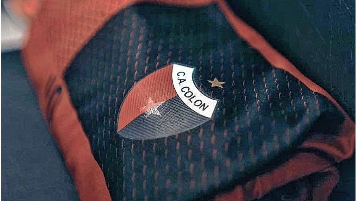 Colón estrenaría su nueva camiseta en Río Cuarto