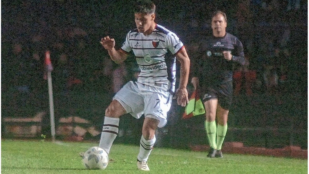 Colón recibió una oferta de Estudiantes de Río Cuarto por Nicolás Talpone