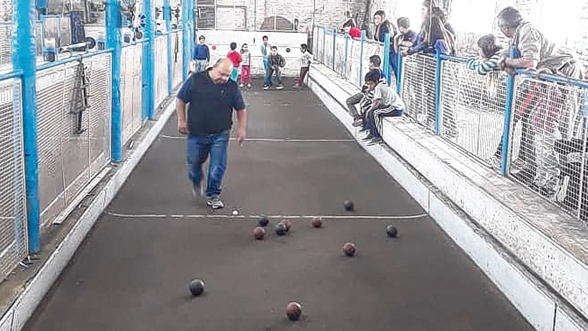 Ponen en marcha plan para revitalizar deportes como bochas y pelota paleta