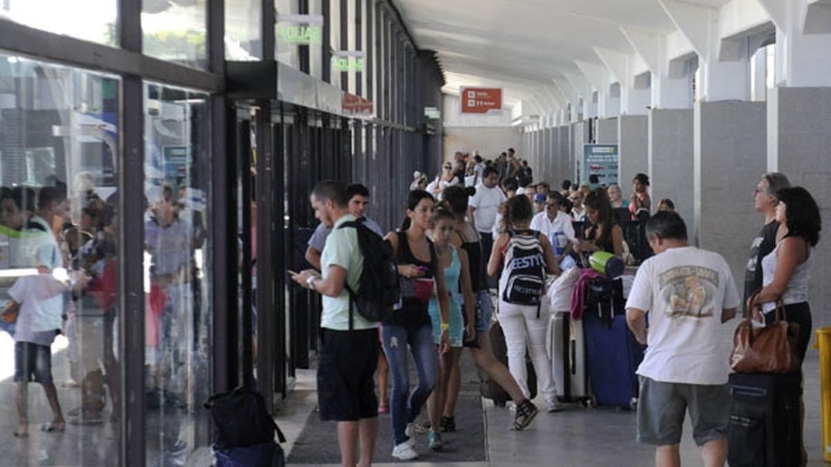 Intenso movimiento en la Terminal de Omnibus en el arranque del fin de ...