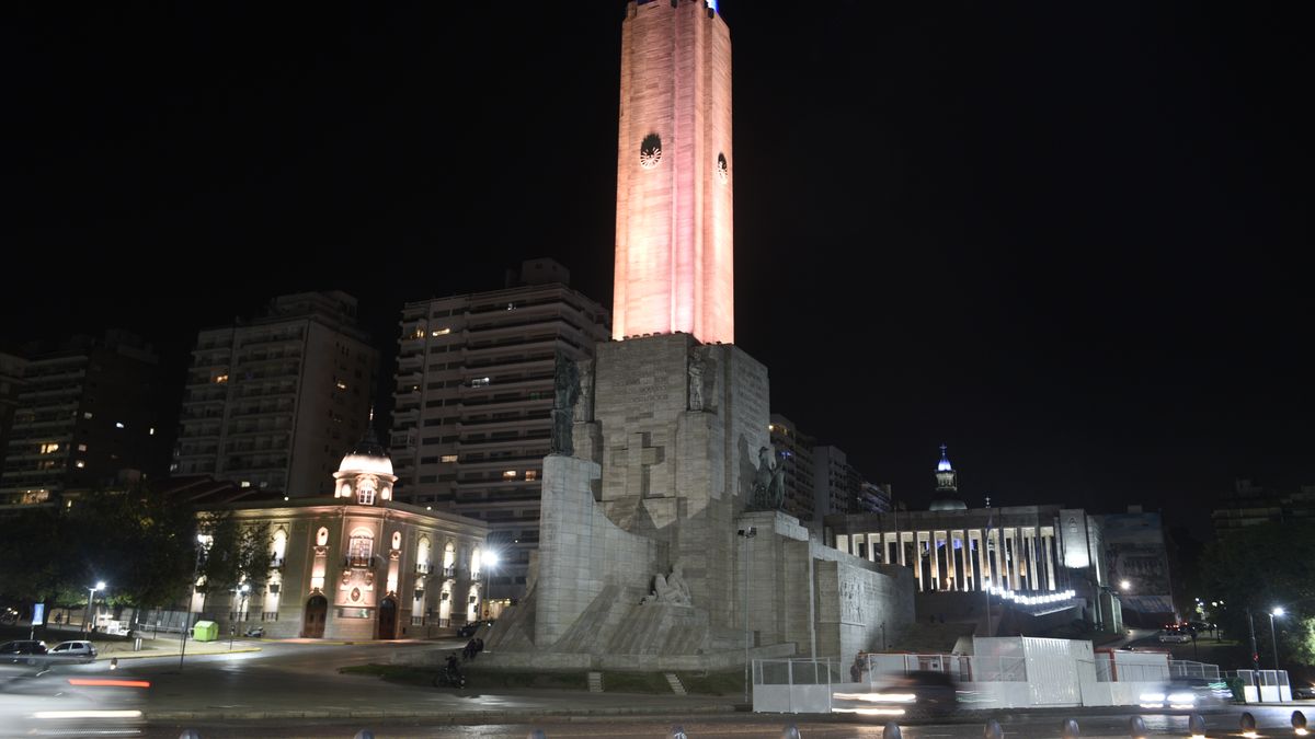 Al fin el Monumento a la Bandera quedará iluminado en forma definitiva