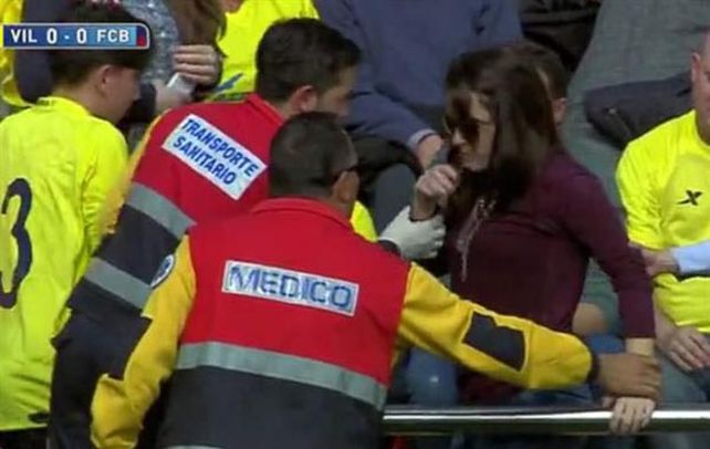 Messi le quebró la mano a una mujer en la cancha