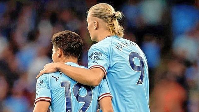 La buena onda entre Erling Haaland y Julián Álvarez