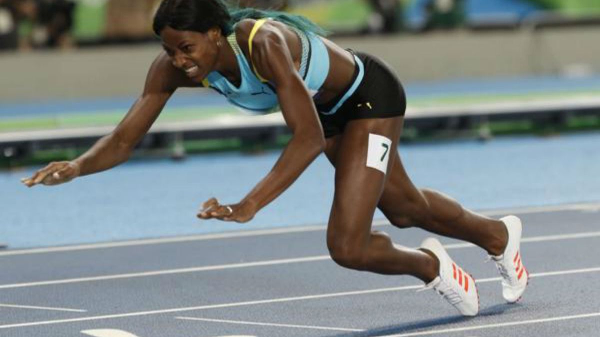 Una atleta se arrojó a la línea de meta para conseguir el oro y se ...