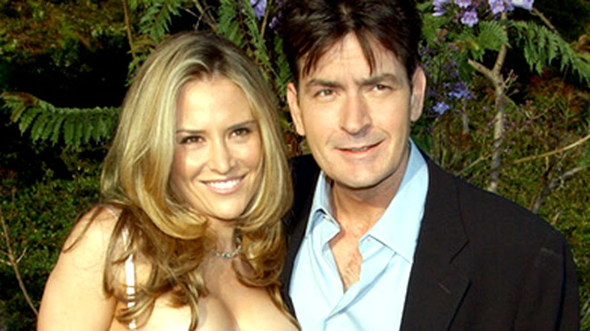 El actor Charlie Sheen será papá por cuarta vez
