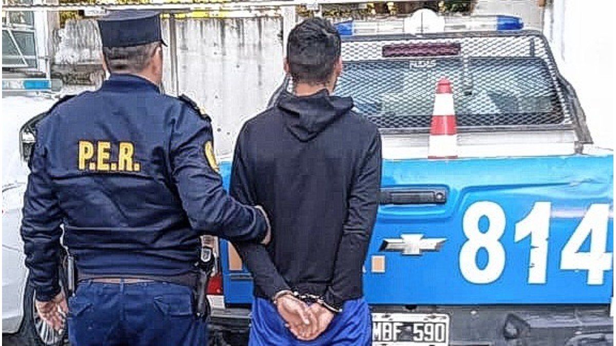 Detenido por ir en una moto con escape libre y agredir una policía
