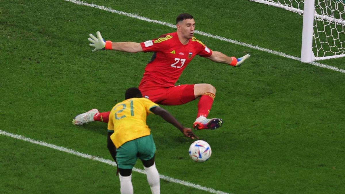 Dibu Martínez: Tenemos que ayudar a Messi