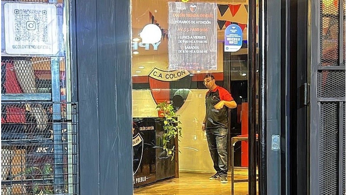 Colón reinauguró su tienda oficial en la sede de la entidad
