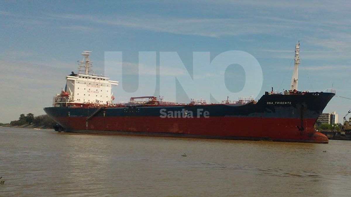 Un buque de gran calado ingresó al Puerto de Santa Fe