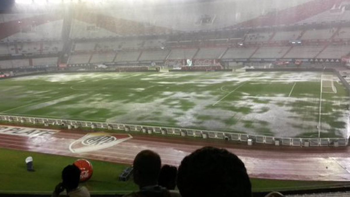 Argentina-Brasil fue postergado para mañana porque el Monumental se ...