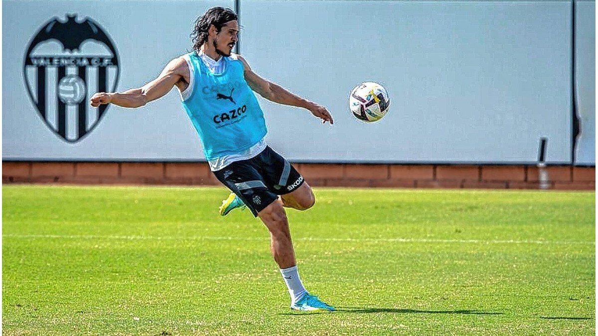 Edinson Cavani firmó y llega en las próximas horas