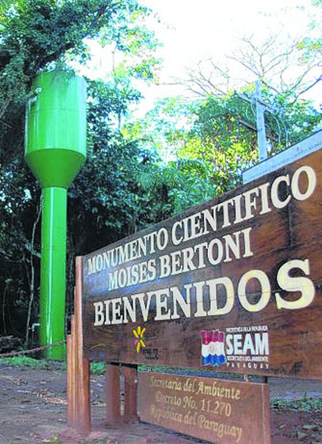 Monumento al científico Moisés Bertoni