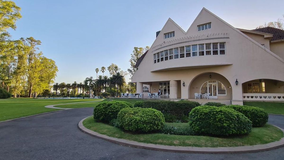 El country donde vive Messi en Funes busca independizarse: el insólito ...