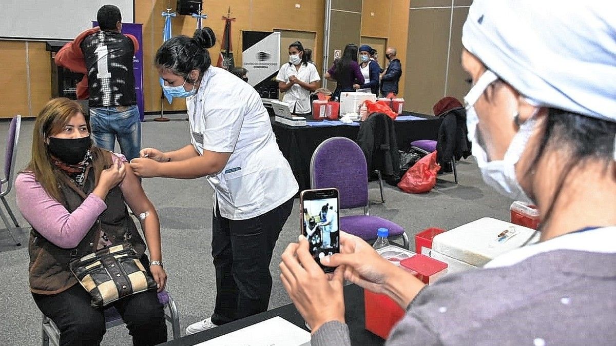 Vacunación de Covid: controlarán los certificados emitidos