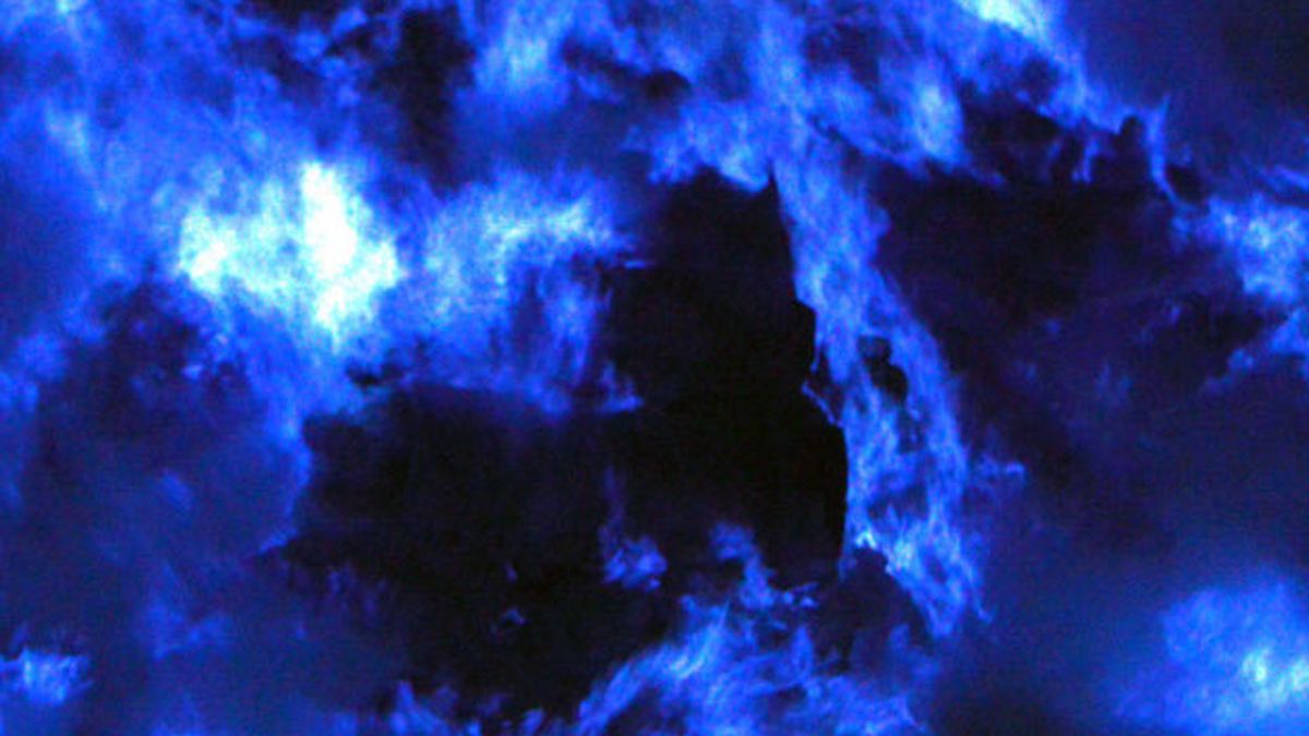 Video: la impresionante lava azul de un volcán indonesio