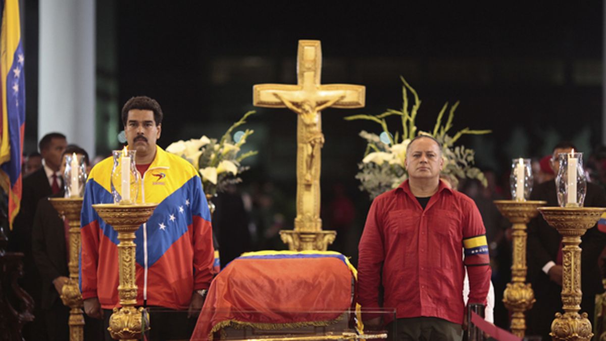 Chávez será embalsamado y su cuerpo será expuesto siete días más tras ...
