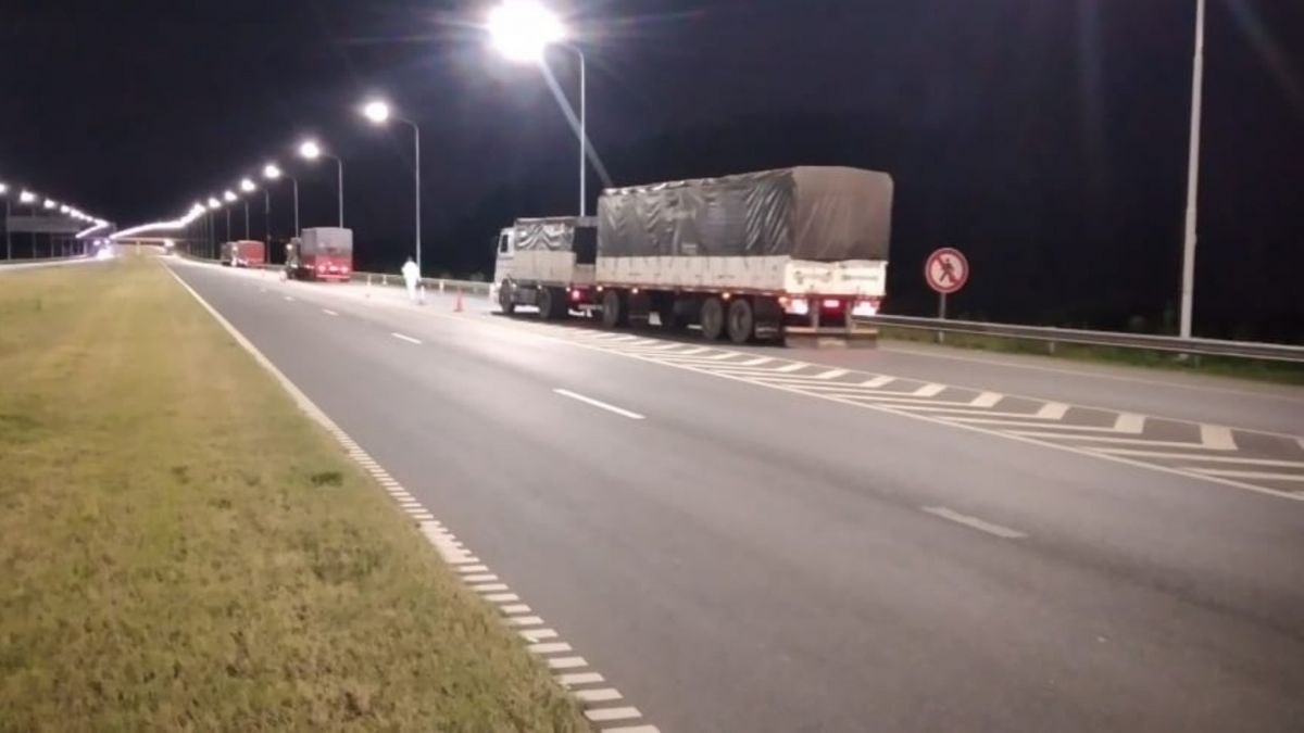 Autopista Santa Fe Rosario Detectan Camiones Con Exceso De Carga Y