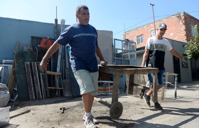 El carrero que se recicló en chatarrero con el pregón de siempre