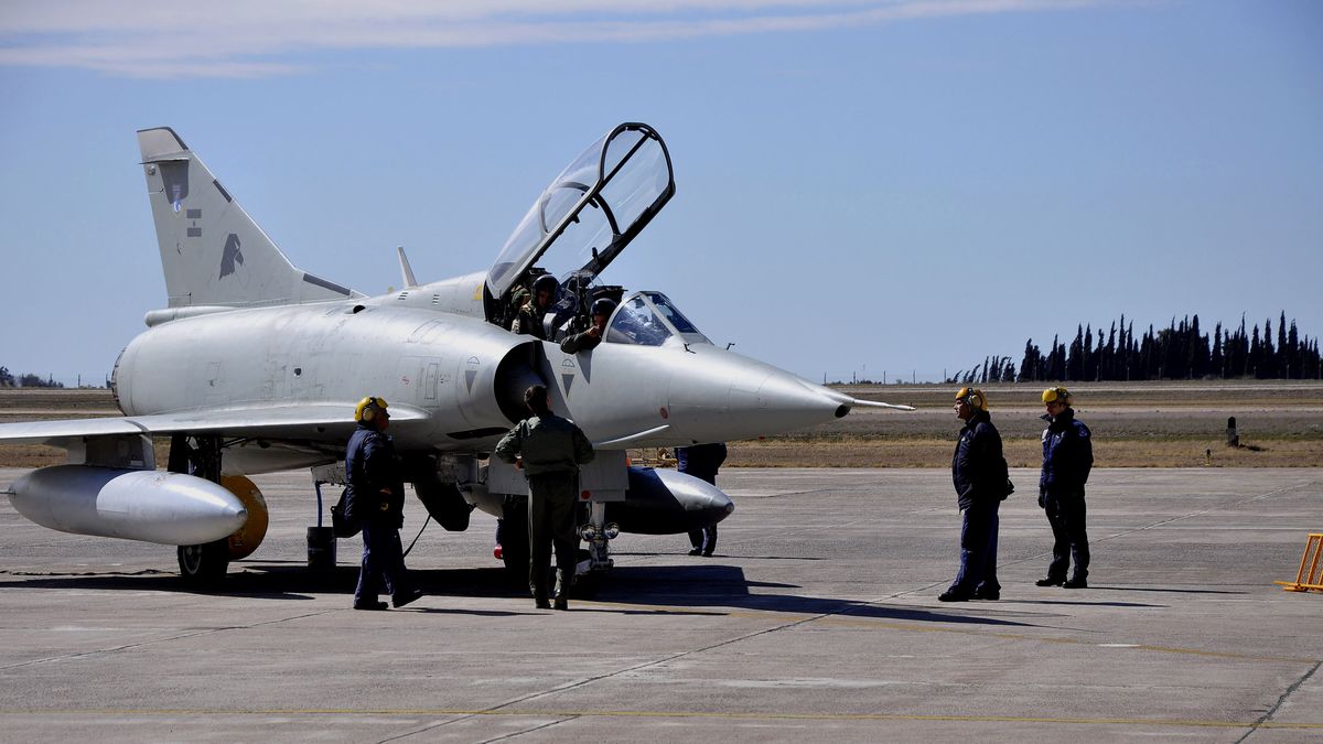 Ultimo ejercicio de los aviones Mirage antes de ser dados de baja