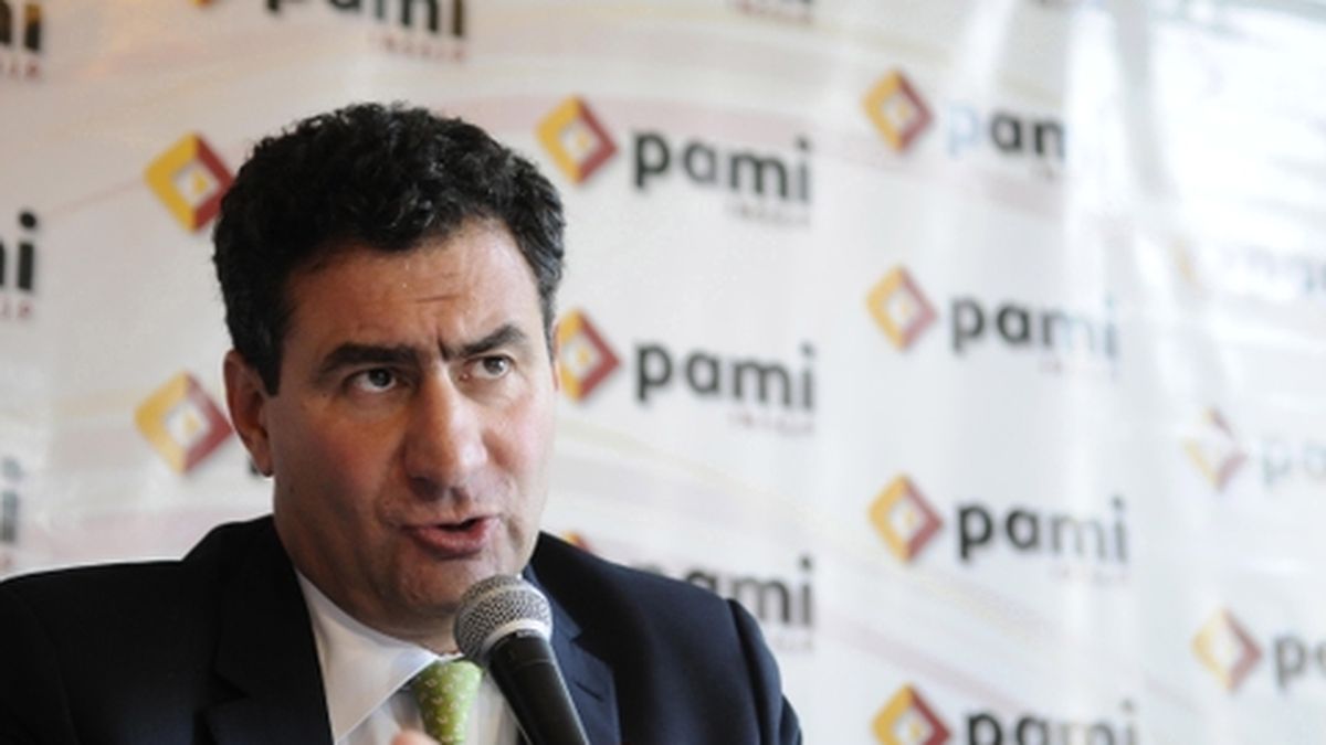 El director del Pami justifica la quita de remedios en las distorsiones