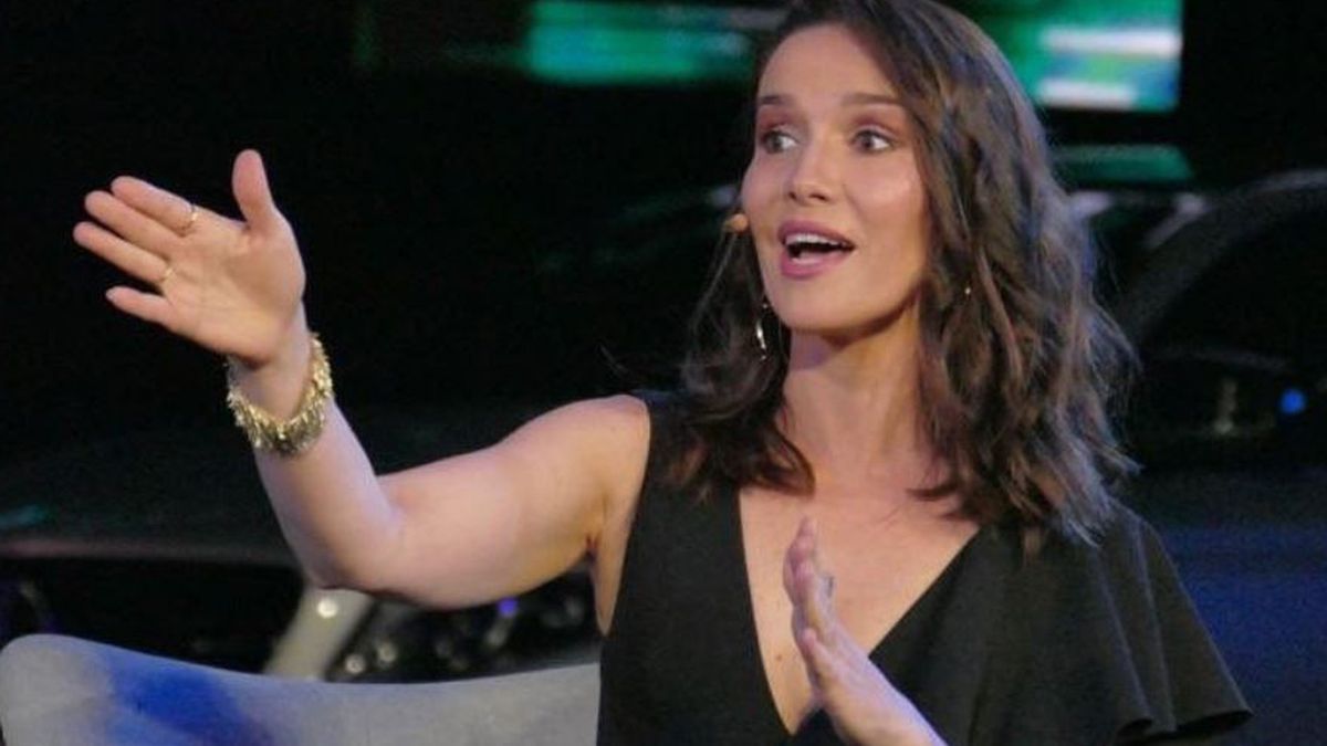 Nati Oreiro frenó a un entrevistador y fue ovacionada