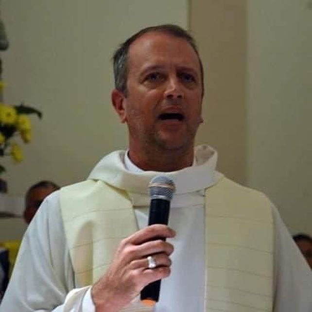 Qué dicen del padre Robert los devotos que van a verlo a sus ...