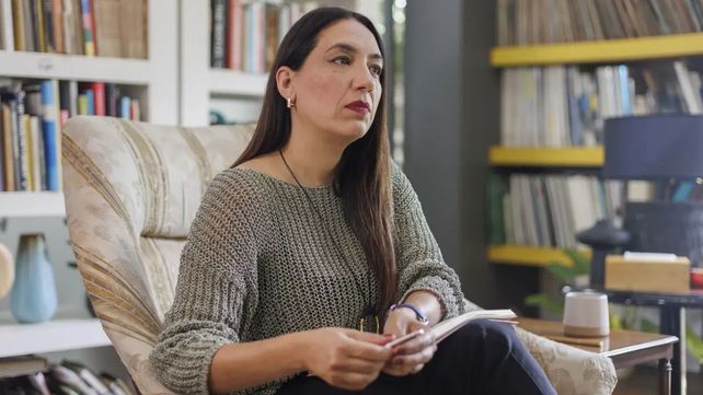 Quién es Lorena Vega, la actriz que brilla como la psicóloga de Envidiosa