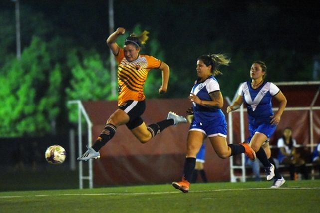 Asociación Rosarina de Fútbol: Rosario Central y Newells juegan en Cosecha