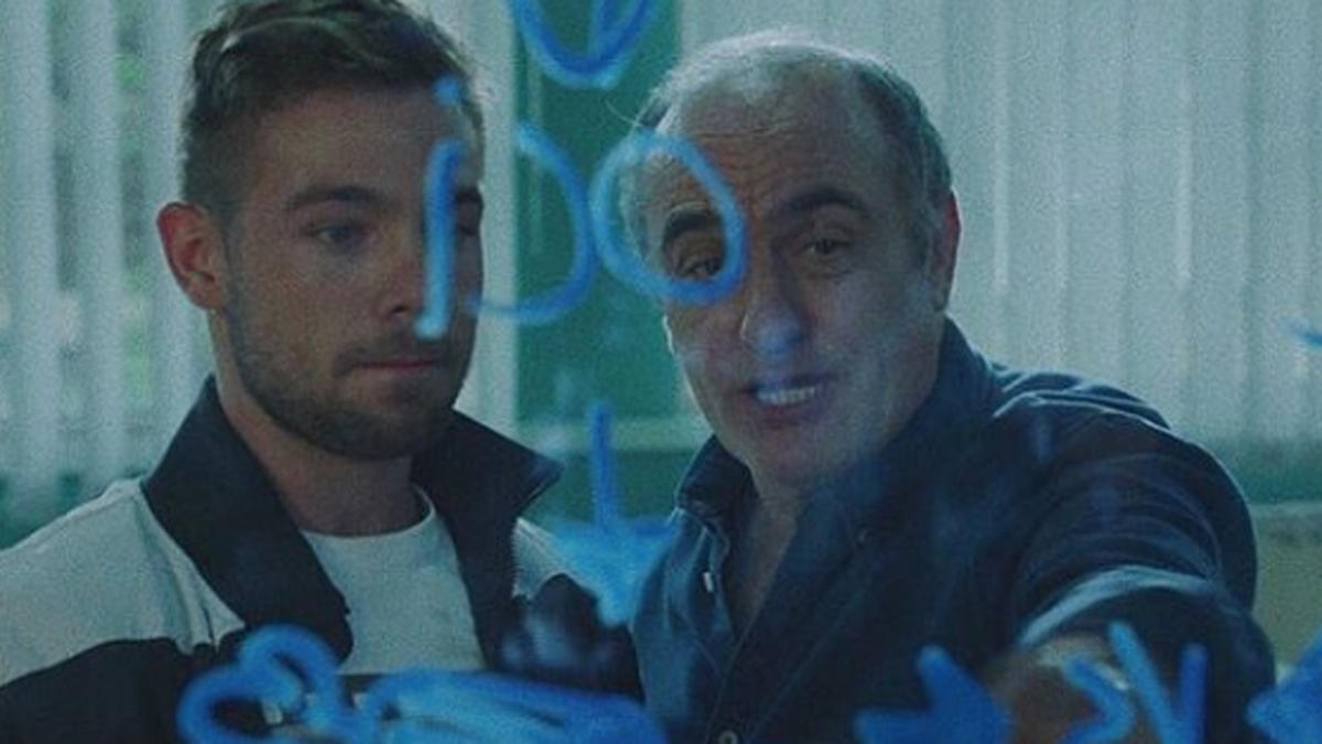 Primer adelanto del regreso de Merlí en la piel de Pol Rubio