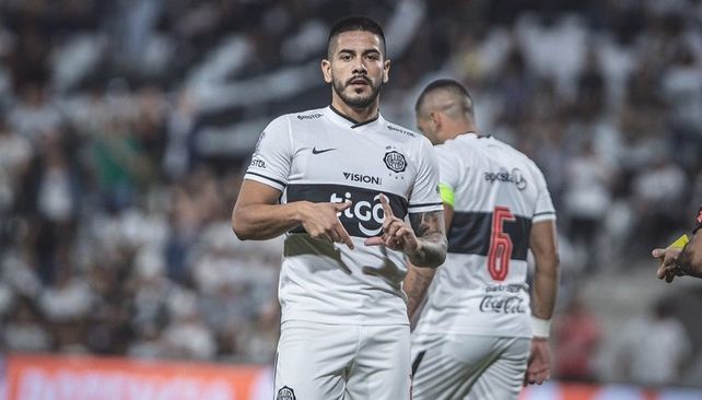 Pese al hermetismo en Newells, el primo de Messi celebró la llegada de ...