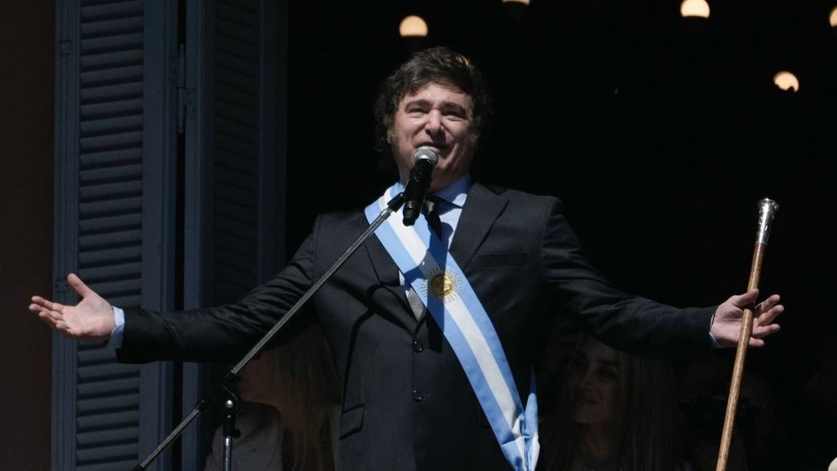 Javier Milei pide a una sociedad extenuada más sacrificios para ...