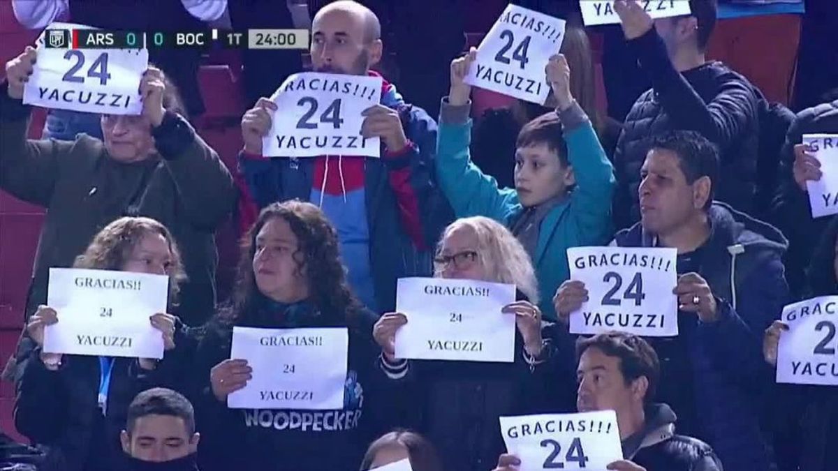 Los hinchas de Arsenal le rindieron un emotivo homenaje a Javier Yacuzzi