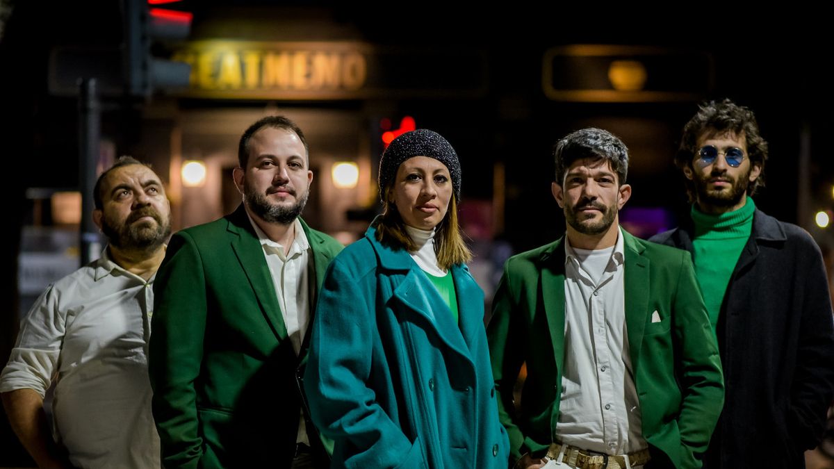 La Banda Verde lleva su show de la peatonal Córdoba a la sala Lavardén