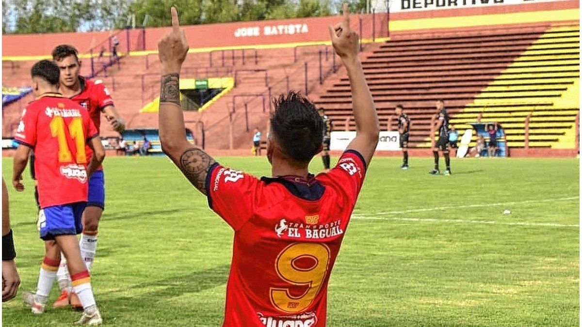 Juan Lazaneo anotó un doblete y tuvo un debut soñado