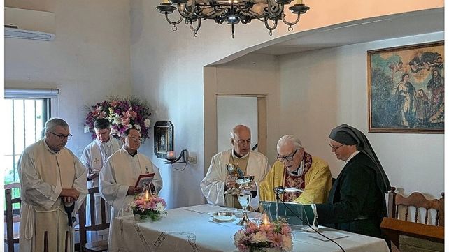 Seminaristas acompañaron a Karlic en su misa aniversario