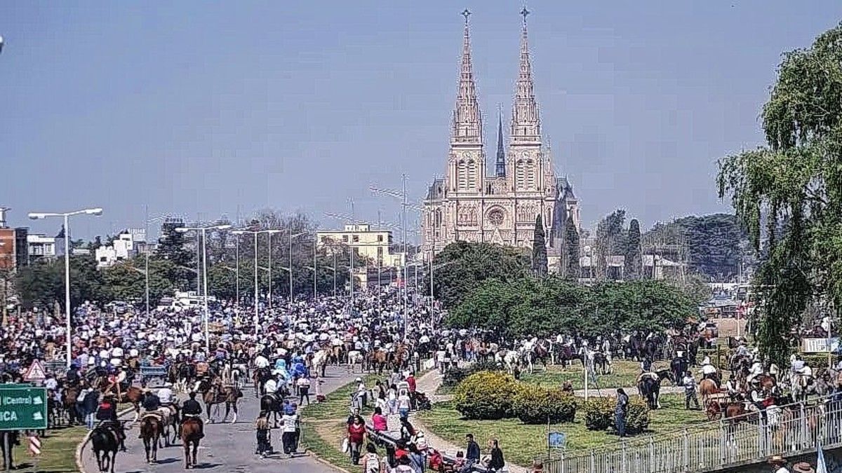Luján se viste de fiesta para honrar a la patrona de los argentinos