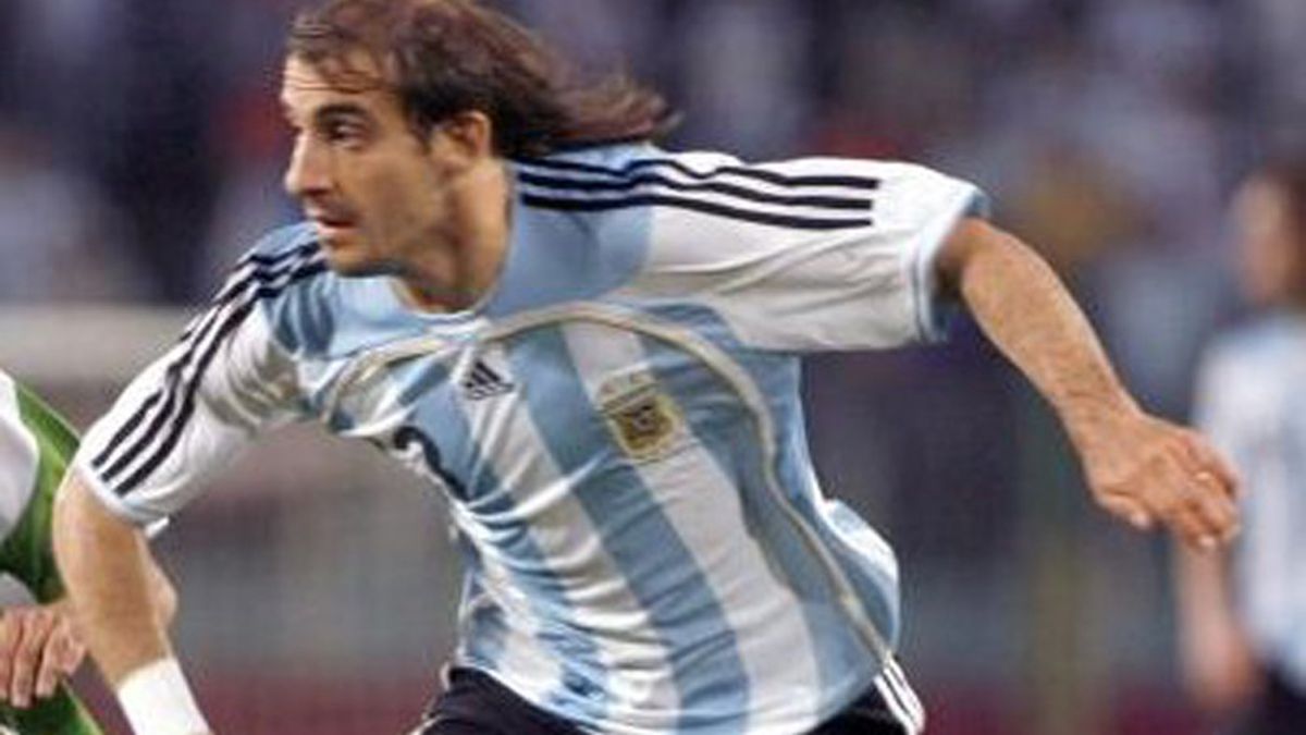 Jugando de 3 con la 13 y con pelo, mirá el único partido de Pinola en ...