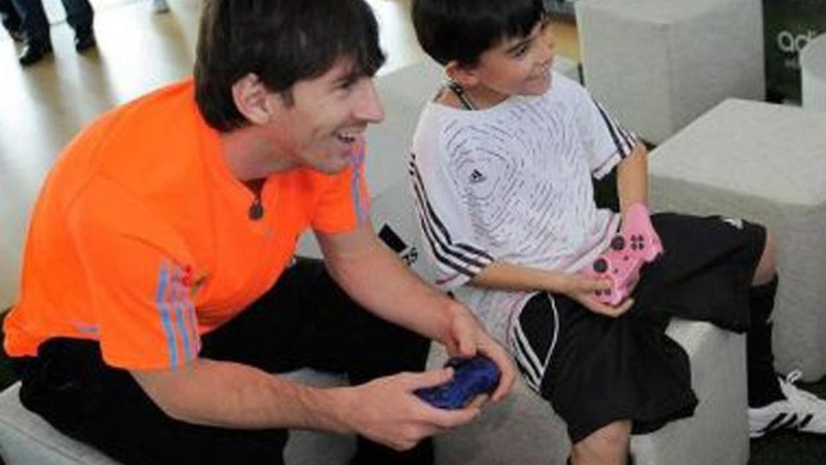 Messi juega en linea a la Play y hace enojar a sus rivales