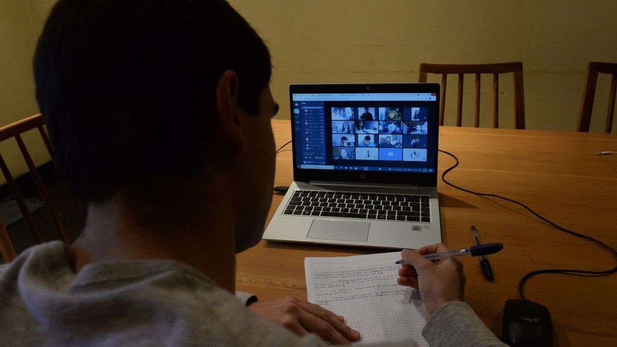 Comunidades virtuales de estudio, un espacio universitario para estar cerca