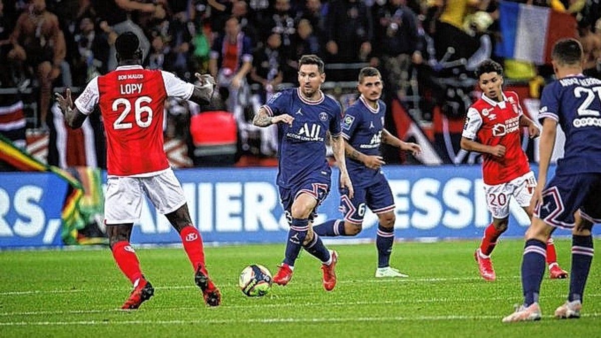 Messi debutó con la camiseta del Paris Saint Germain